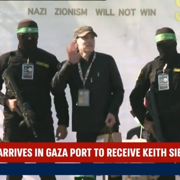 Hamas libera altri tre ostaggi nello scambio con i detenuti palestinesi. Riaperto il valico di ...