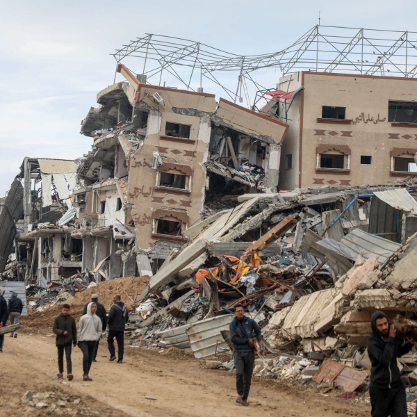 Hamas sospende il rilascio degli ostaggi, Israele risponde "È una violazione della tregua" - RTL ...