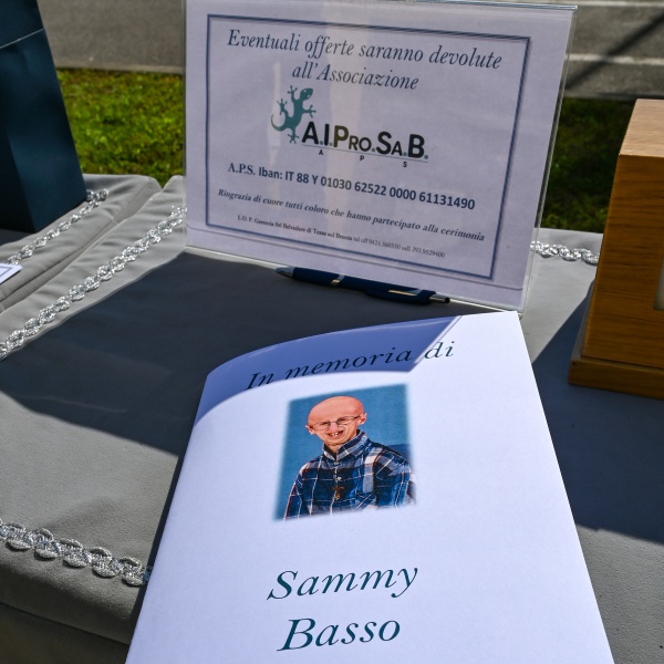 In Veneto i funerali di Sammy Basso, il biologo e scrittore è morto ...
