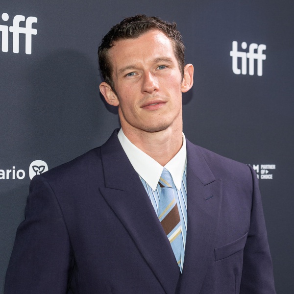 James Bond, spunta il nome di Callum Turner come prossimo 007 - RTL 102.5
