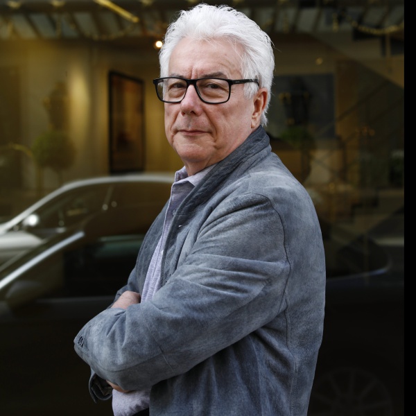 Ken Follett svela i segreti di Stonehenge: il nuovo libro "Il cerchio ...