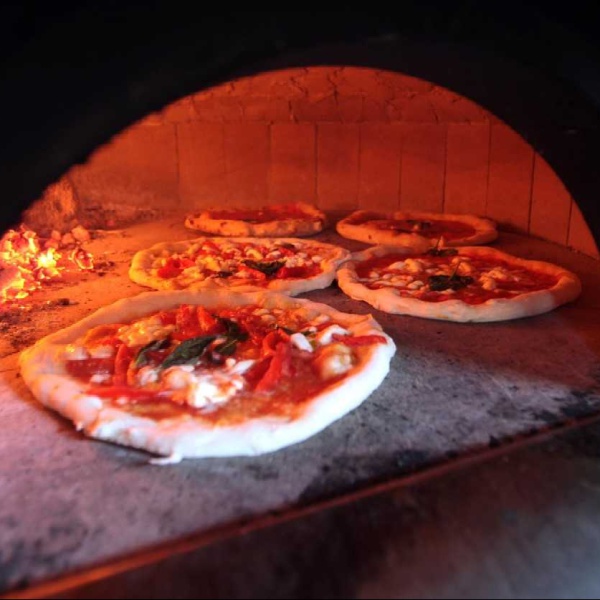L'Intelligenza artificiale può replicare la pizza napoletana? Ecco cosa ...