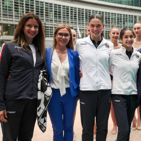 L’allenatrice Claudia Mancinelli e la ginnasta Sofia Raffaeli, esempi ...