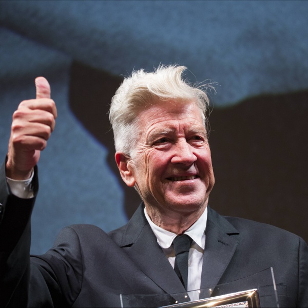 Lunga vita a David Lynch, regista che ha messo in scena l'oscurità attraverso la luce - RTL 102.5