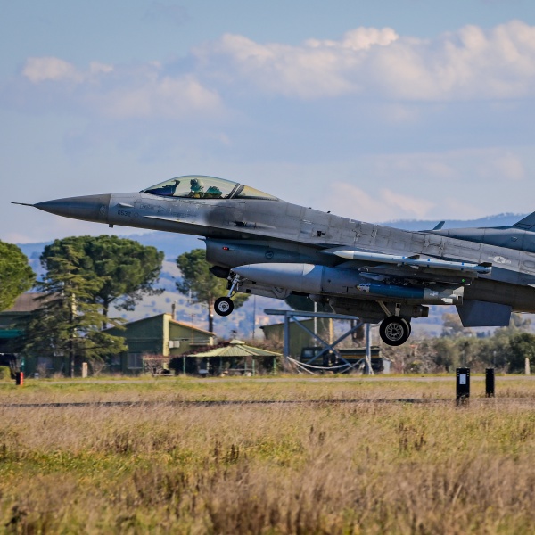 Medvedev: con gli F16 a Kiev più vicina un'apocalisse nucleare - RTL 102.5