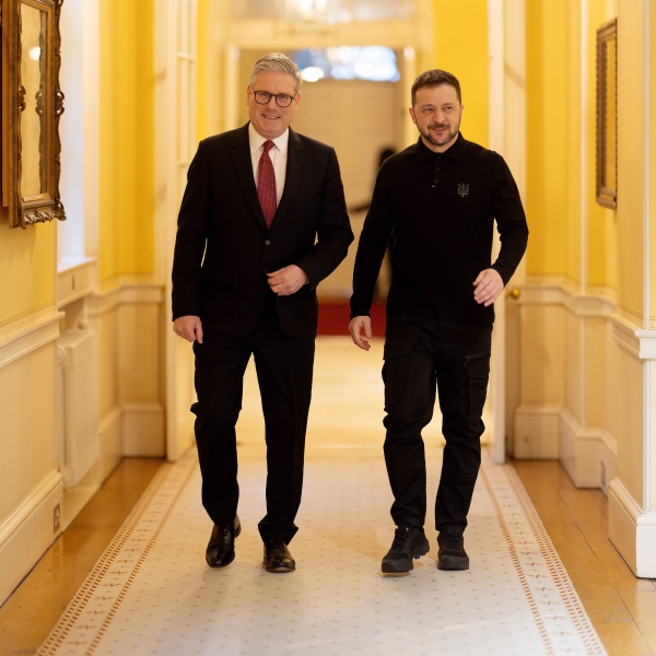 Oggi, domenica 2 marzo, il vertice di Londra, l'Europa cerca di organizzarsi, Parigi media con ...