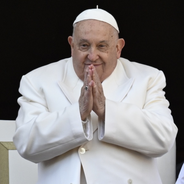 Papa Francesco, fonti Vaticane: “Notte tranquilla, sta riposando”. La ...