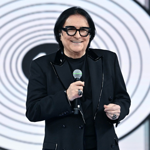 Renato Zero accende il 2026 con un tour-evento: sei date a Roma e poi ...