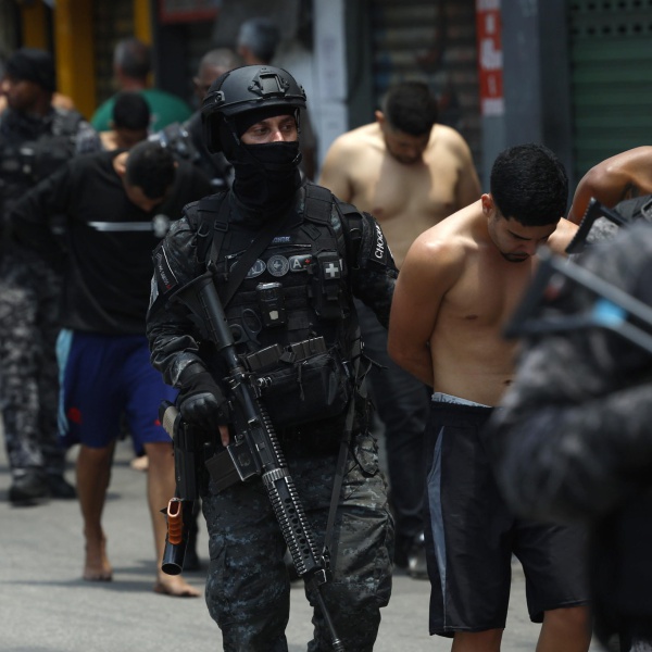 Rio de Janeiro: favelas a ferro e fuoco, oltre cento vittime e altrettanti arresti contro i ...