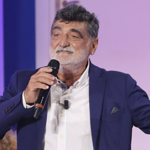 Roberto Da Crema torna in pista: ecco cosa vende a Milano. Video virale ...