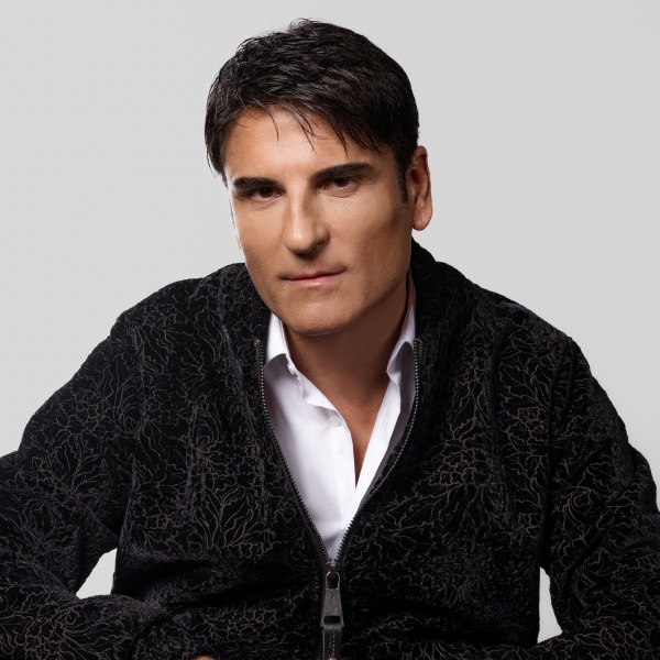 Sanremo 2026, Sal Da Vinci e Michele Zarrillo cantano “Cinque Giorni ...