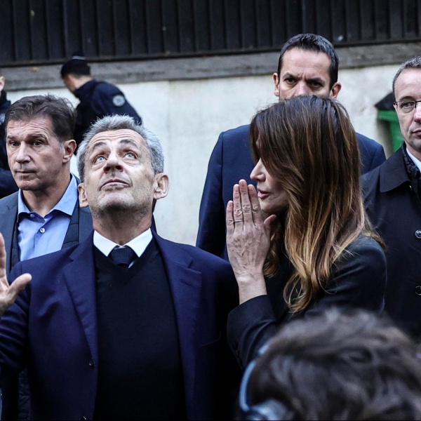 Sarkozy in carcere, entra a La Santè sulle note della Marsigliese. L'ex ...