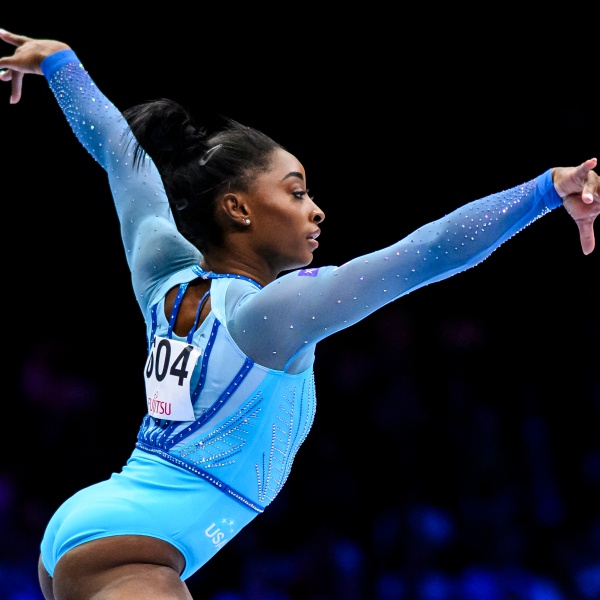 Ginnastica, il salto incredibile di Simone Biles ai Mondiali di Anversa ...