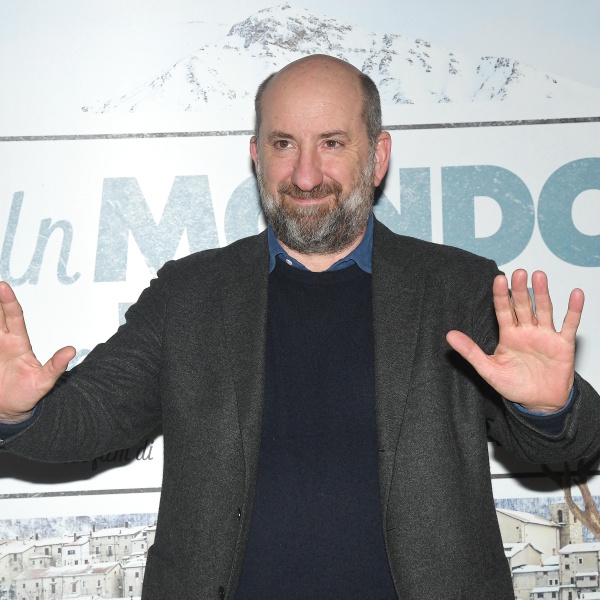 Un mondo a parte, la commedia italiana che non tradisce le aspettative ...