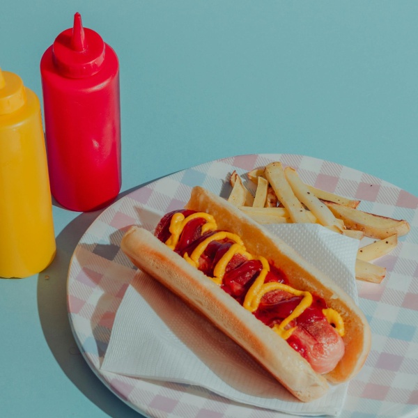 Un regolamento Ue vieterà le bustine monouso di ketchup e maionese ...