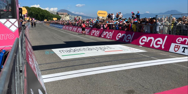 GIRO D’ITALIA, A NAPOLI VINCE L’OLANDESE KOOJ - RTL 102.5