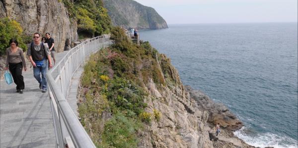 Ha riaperto la Via dell'Amore, il sentiero più romantico d’Italia, il cammino mozzafiato nelle ...
