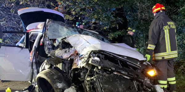 Incidente stradale in provincia di Taranto, morti 4 giovani - RTL 102.5