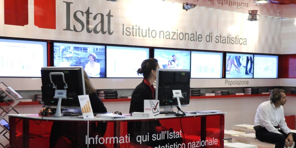 Istat, sale la spesa delle famiglie, ma i consumi sono in calo - RTL 102.5