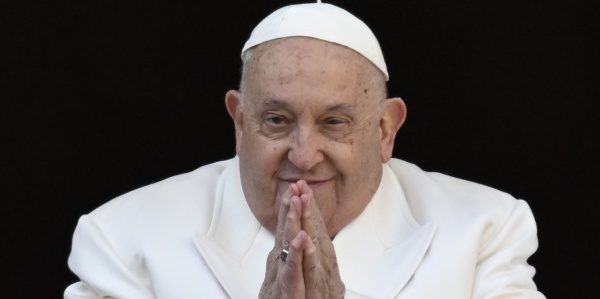 Papa Francesco migliora ancora, i reni non preoccupano. La Tac, normale ...