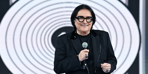 Renato Zero accende il 2026 con un tour-evento: sei date a Roma e poi ...