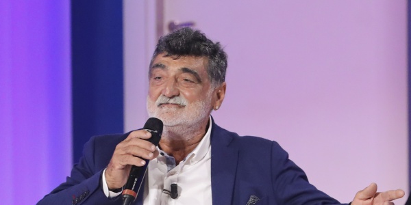 Roberto Da Crema torna in pista: ecco cosa vende a Milano. Video virale ...