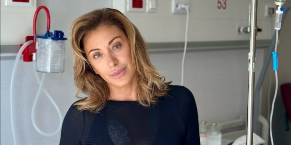Sabrina Salerno: "Ho un nodulo maligno". La foto in ospedale pubblicata ...