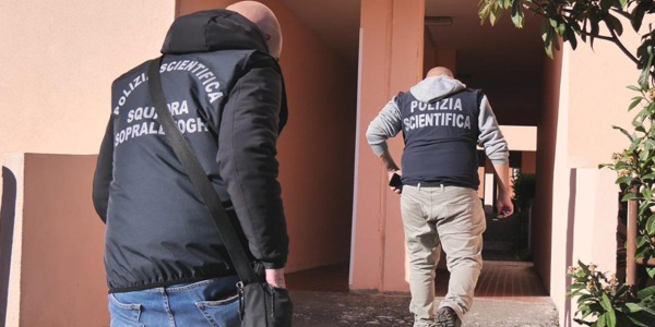 Tragedia ad Acilia: Nipote uccide la nonna 80enne a martellate, ferito ...