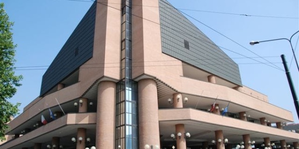 Uccise il padre per difendere la madre, assolto dalla Corte d'Assise d ...