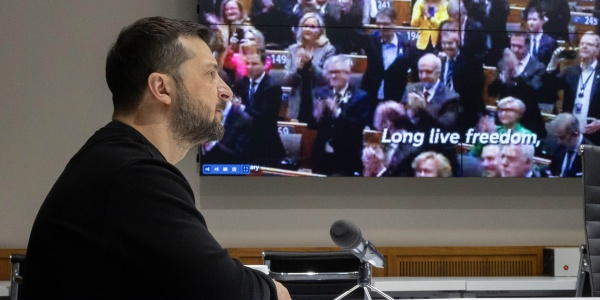 Ucraina nel mirino di Mosca, mentre Biden dà più armi a Kiev e Zelensky ...