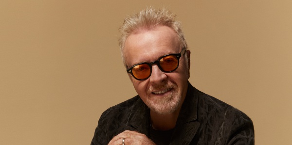 Umberto Tozzi dà il suo addio alla scena live con le ultime date della sua tournée mondiale ...