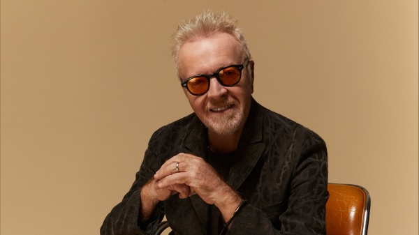 Umberto Tozzi dà il suo addio alla scena live con le ultime date della sua tournée mondiale ...