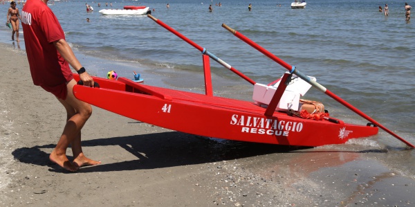 Venezia, bagnino salva una turista ma poi viene multato: dovrà pagare ...