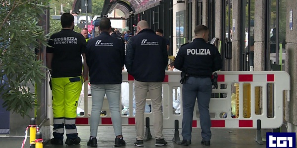 Verona, 26enne Maliano aggredisce con un coltello i poliziotti alla stazione. Un agente spara e ...