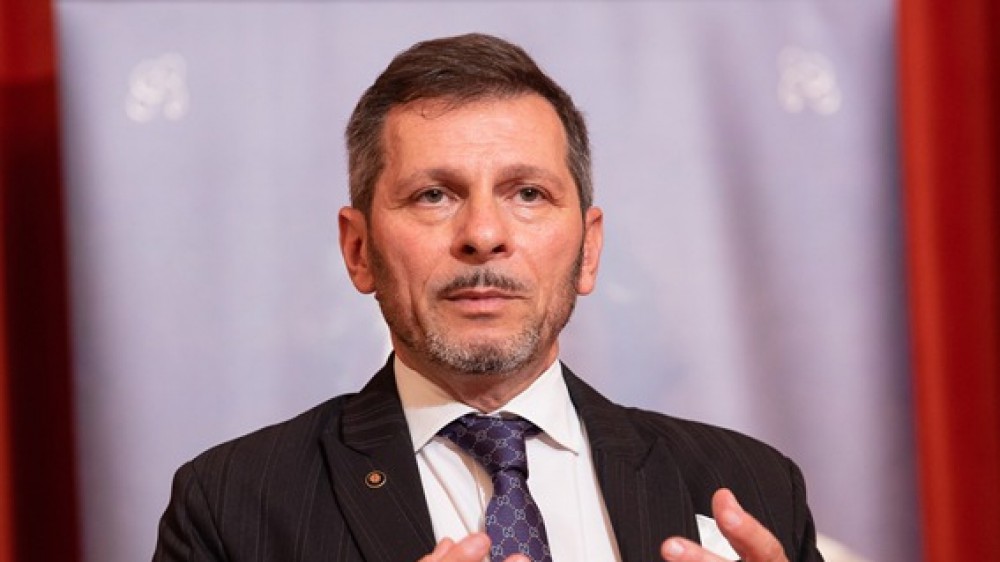 Il barone Ivan Drogo Inglese spiega la vita al Quirinale in vista dell ...