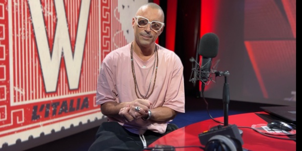 Alex Britti backstage: ospite a RTL 102.5 il 23.11.2023 - RTL 102.5 Play