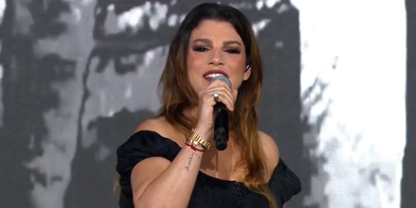 Esibizione del Medley di Emma: Vacci piano + L'amore non mi basta al ...