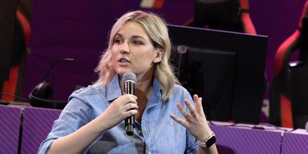 Fjona Cakalli dal CES in collegamento a Non Stop News - RTL 102.5 Play