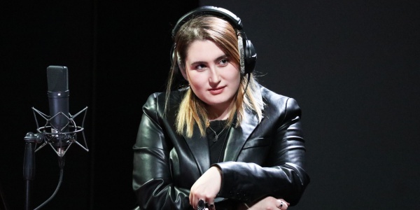 Rosa Linn: il backstage di Rosa Linn, del 21 novembre 2022 - RTL 102.5 Play