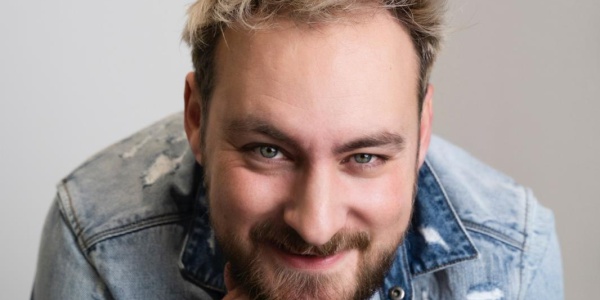 Federico Fusca. Uno showman dietro i fornelli - RTL 102.5 Play