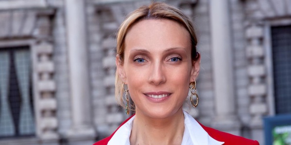 Monica Romano: “Indietro non si torna” è il suo nuovo libro - RTL 102.5 ...