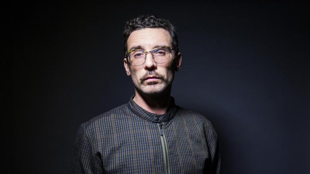 Chi è Willie Peyote, il rapper italiano dalla dissacrante ironia in ...