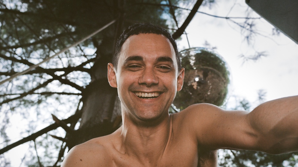 Cosmo, "La terza estate dell'amore" è un album ricco di libertà - Radio ...