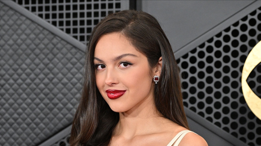 Olivia Rodrigo annuncia l'album deluxe "GUTS (Spilled)" con 5 brani ...
