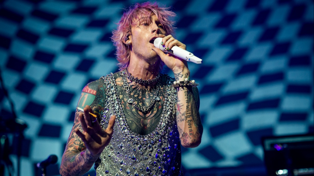 Machine Gun Kelly, bodyguard travolge Megan Fox - Radiofreccia ...